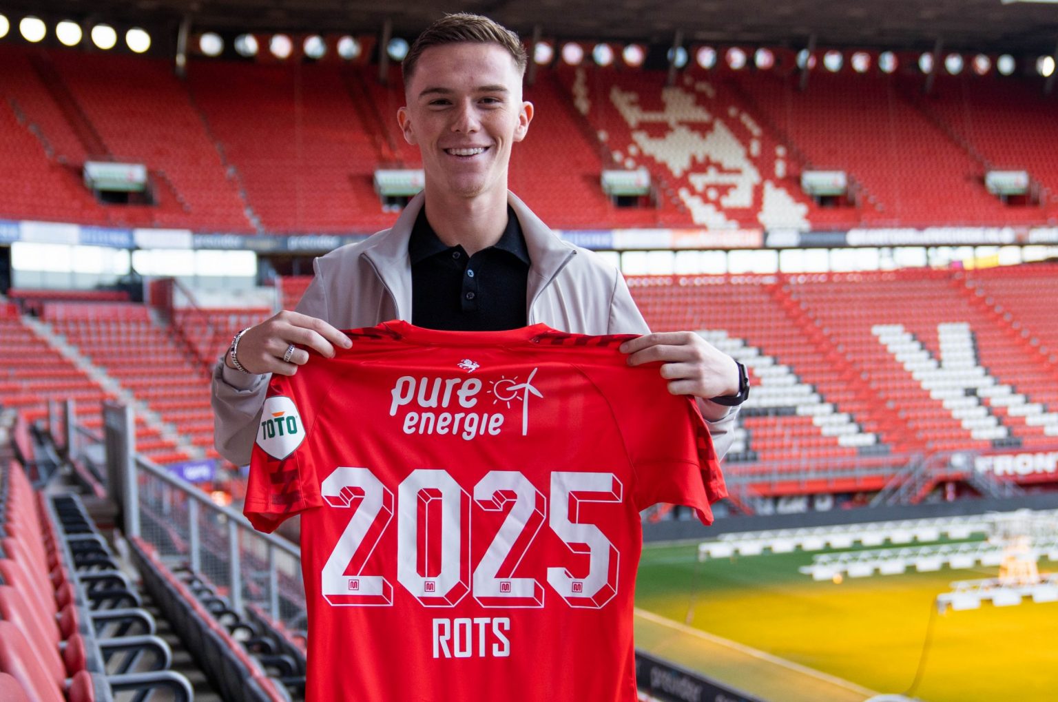Daan Rots tekent nieuw contract bij FC Twente - FC Twente/Heracles Academie